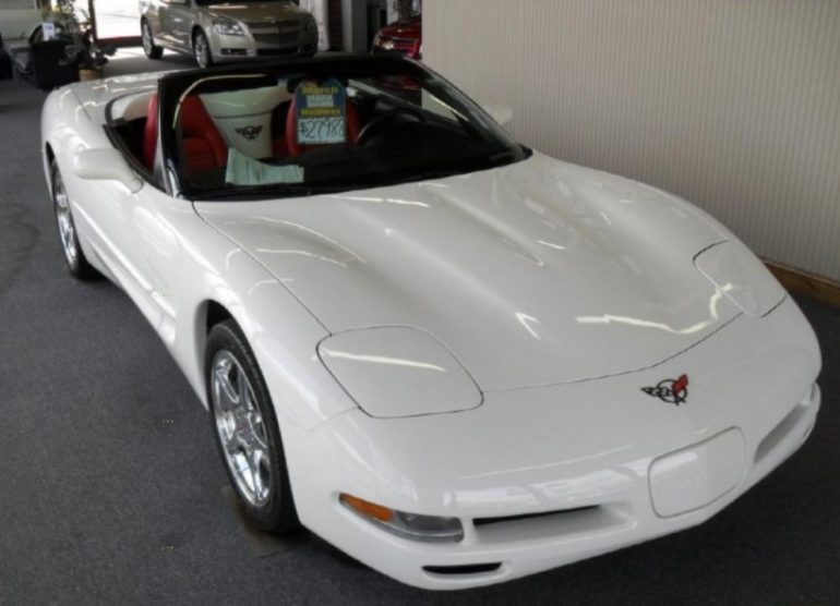 Speedway White 2002 Chevrolet Corvette