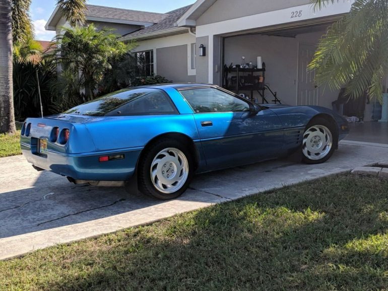 Quasar Blue 1990 Chevrolet Corvette