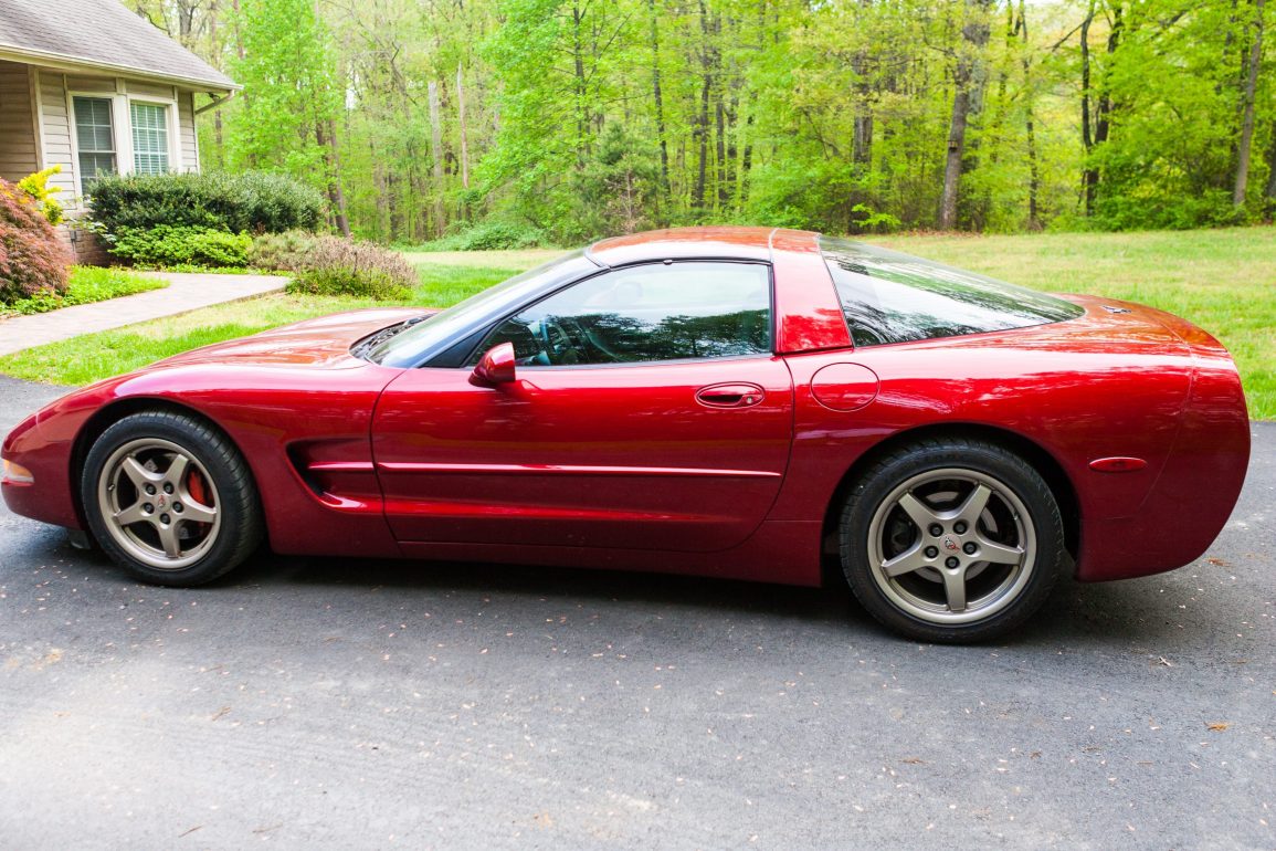 Magnetic Red 2000 Chevrolet Corvette