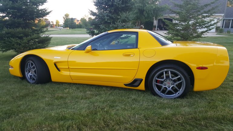 Milenium Yellow 2001 Chevrolet Corvette