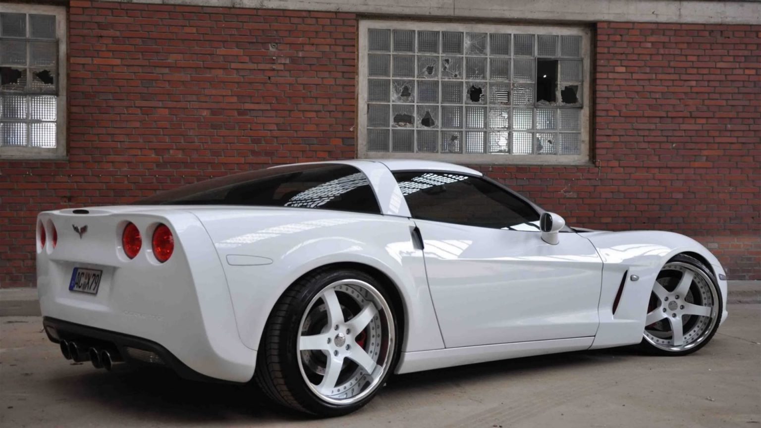 Arctic White 2005 Chevrolet Corvette