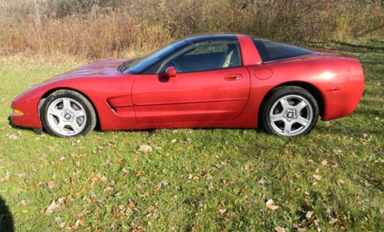 Light Carmine Red 1998 Chevrolet Corvette