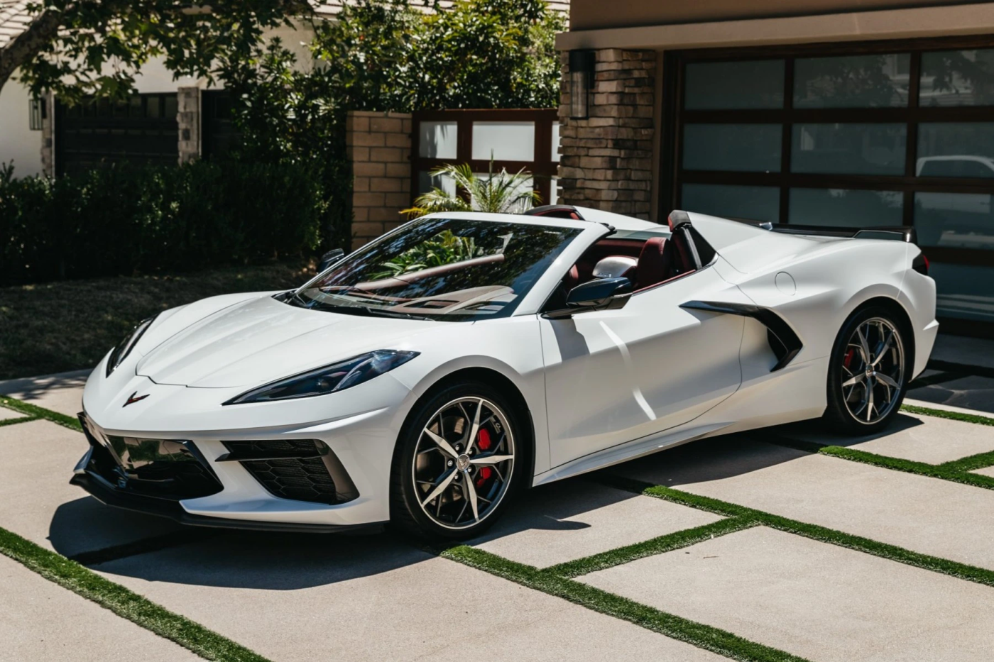 2021 C8 Chevrolet Corvette: Image Gallery & Pictures