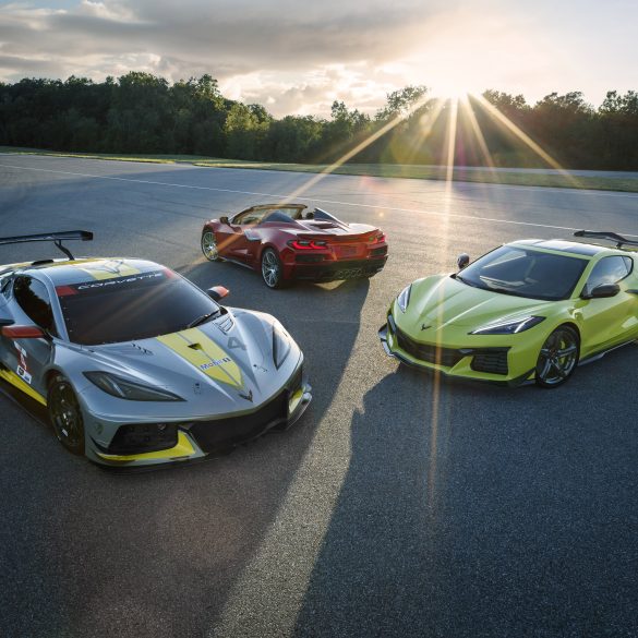 Corvette Pictures - Thousands of Images & Photos (by Year)