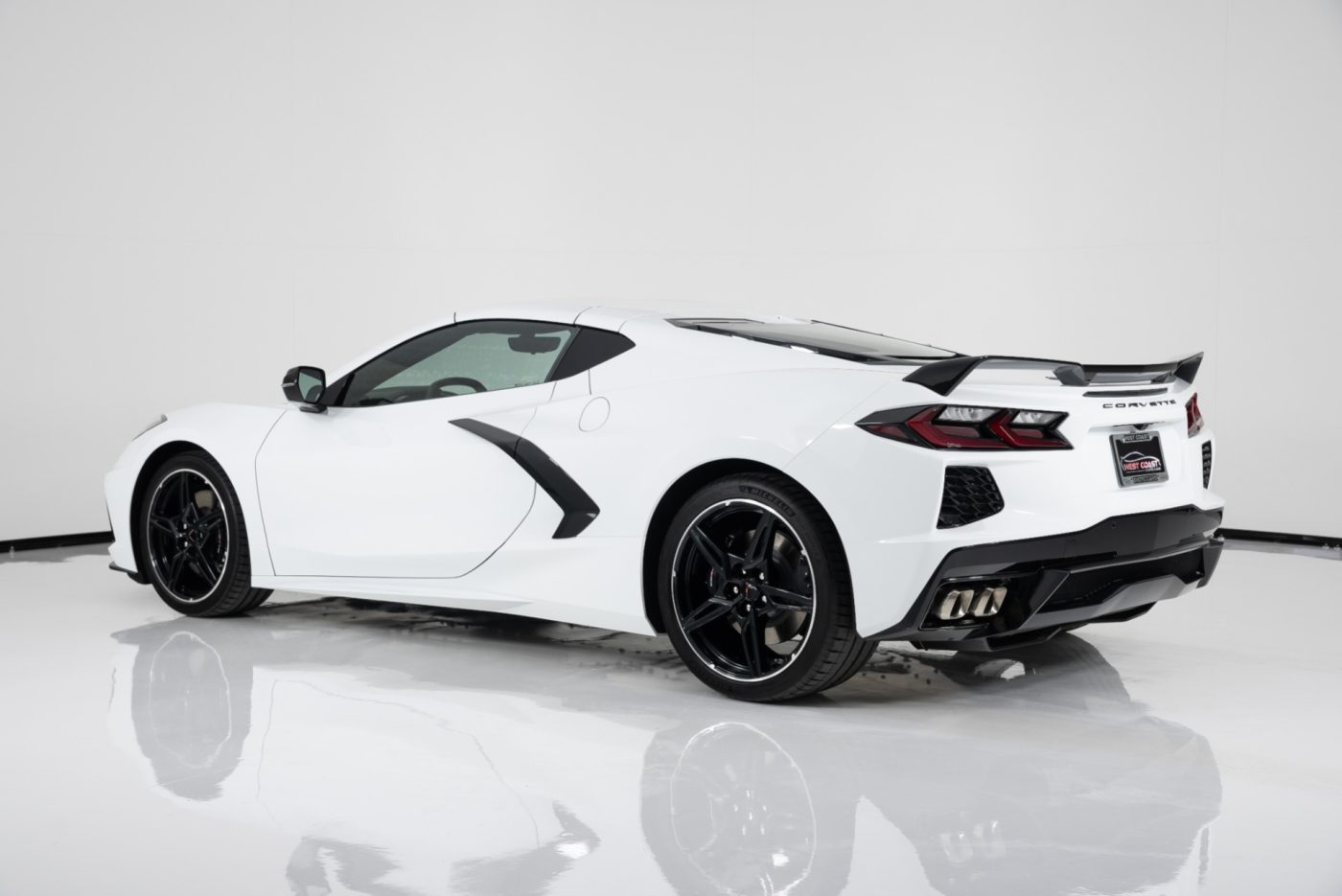2022 C8 Chevrolet Corvette: Image Gallery & Pictures