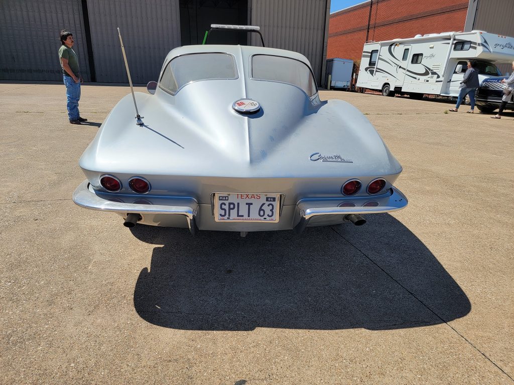 Time Capsule 1963 Split Window Survivor Is Shaking Up Social Media