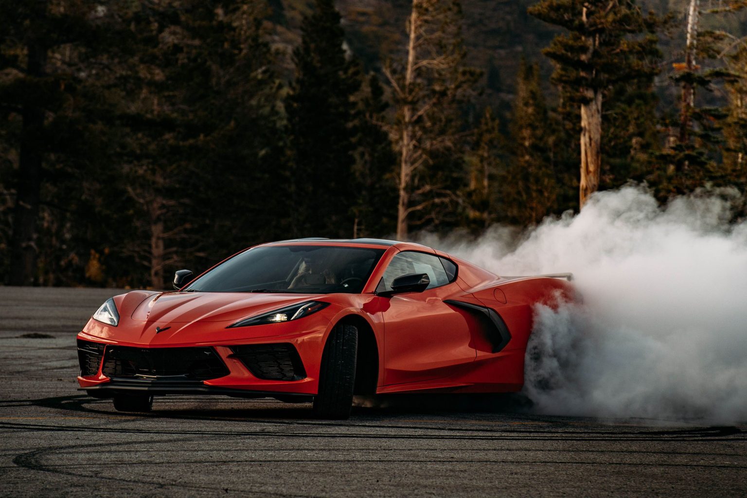 The Mid-Engine Magic: How the C8 Corvette Redefined the Legend.